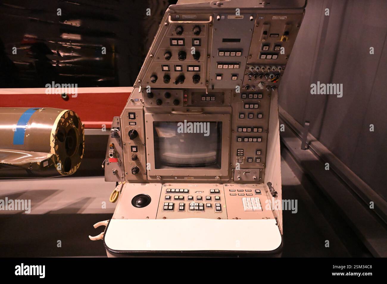 Searchwater Radar Console used on a Nimrod MR2 aircraft - RAF Museum ...