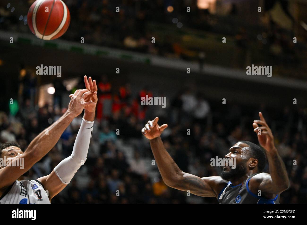 Jason Burnell of Germani Brescia in action during the LBA Frecciarossa ...