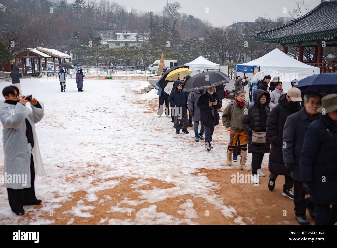 Seoul, South Korea. 12th Feb, 2025. Participants engage in traditional ...