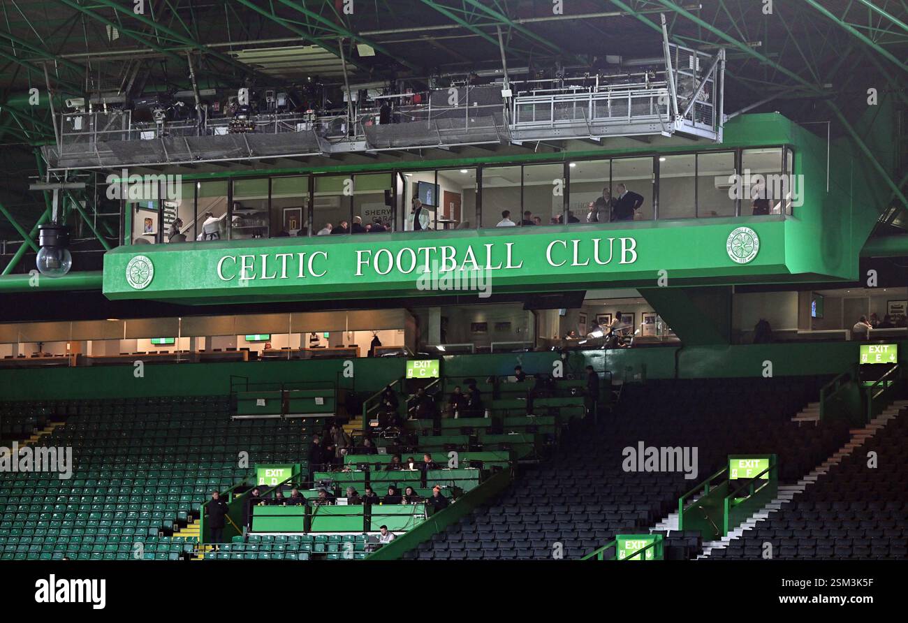 Glasgow, UK. 12th Feb, 2025. Soccer: Champions League, Celtic Glasgow ...