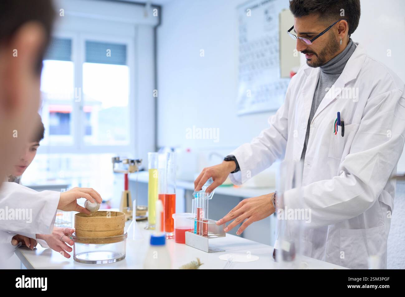 Students conducting chemistry experiment in university lab Stock Photo ...