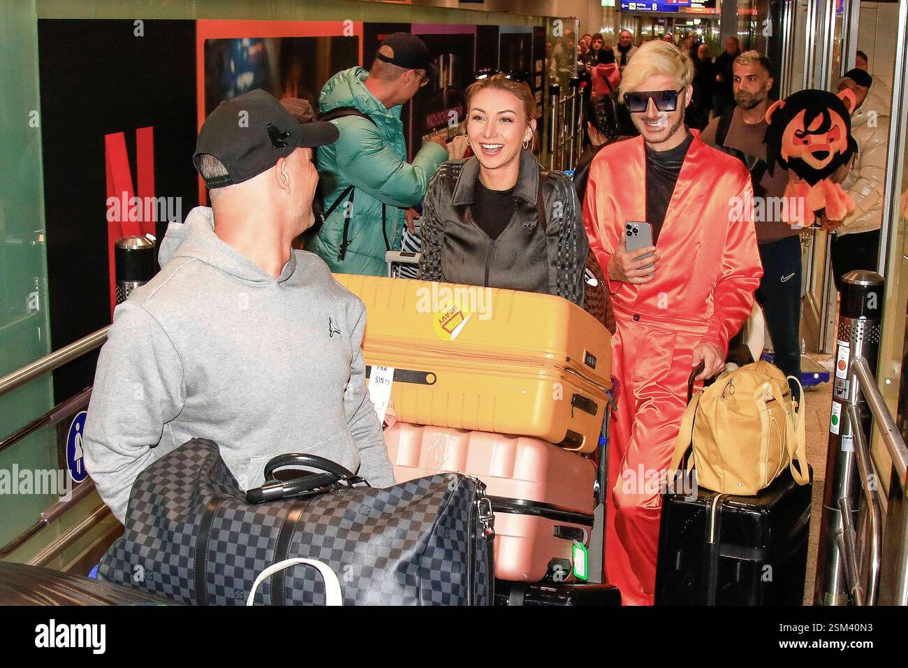 Anna-Carina Woitschack mit Freund Daniel Böhm und Sam Dylan bei der ...