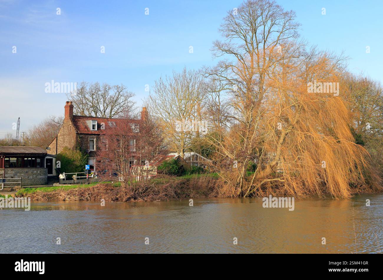 The Jolly Sailor Pub, Saltford in winter taken from across the River ...