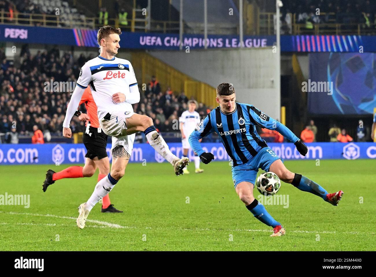 BRUGGE - (l-r) Stefan Posch of Atalanta BC, Christos Tzolis of Club Brugge KV during the UEFA ...