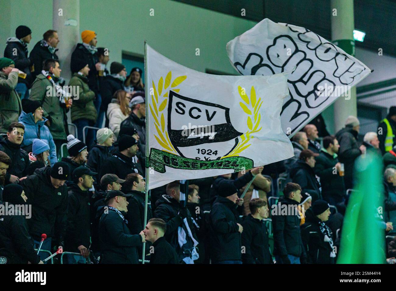 Roedinghausen, Deutschland. 12th Feb, 2025. Fans des SC Verl GER, SV ...