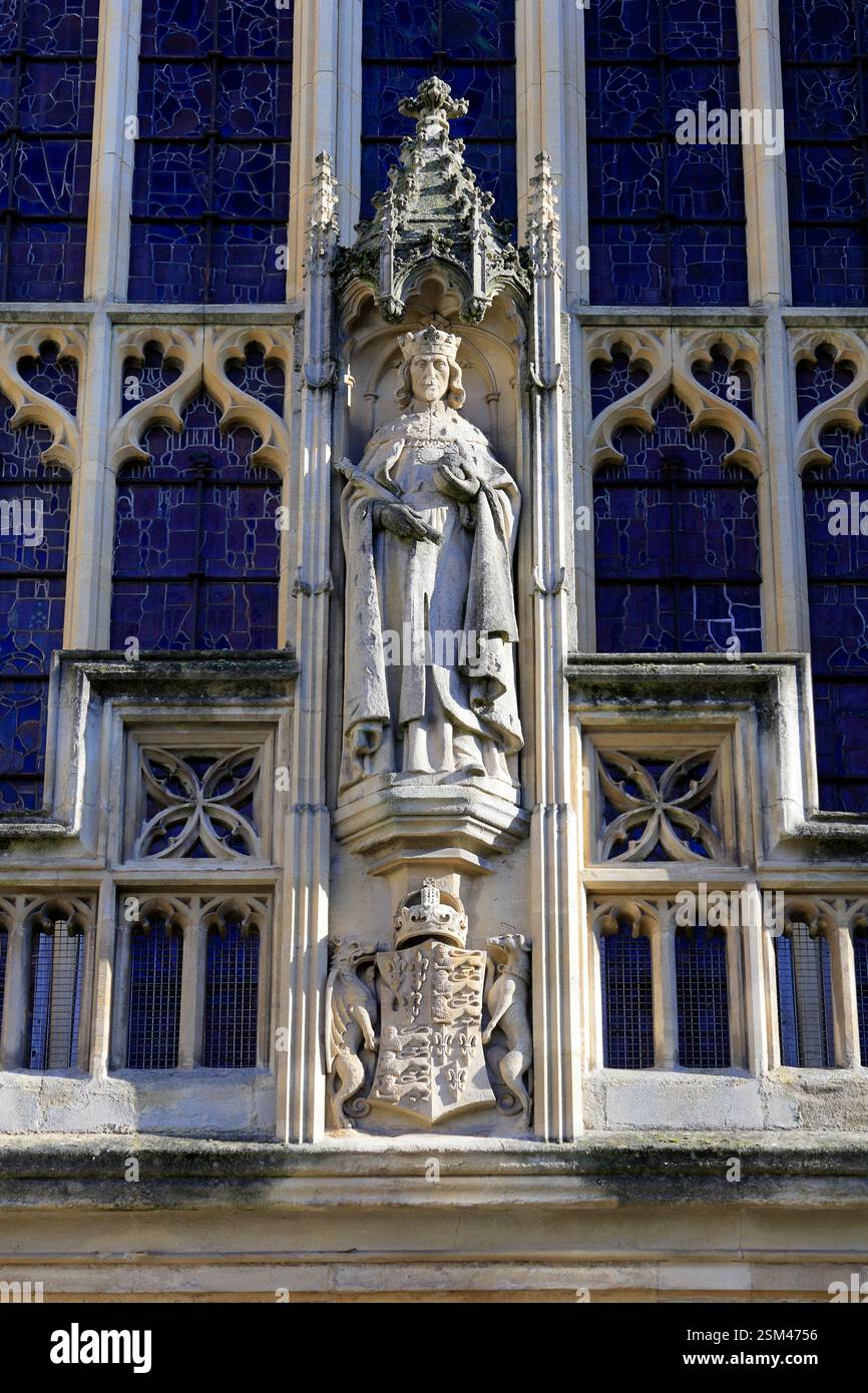 Carved figure of Henry 7th above Great West Door, Bath Abbey, Somerset ...