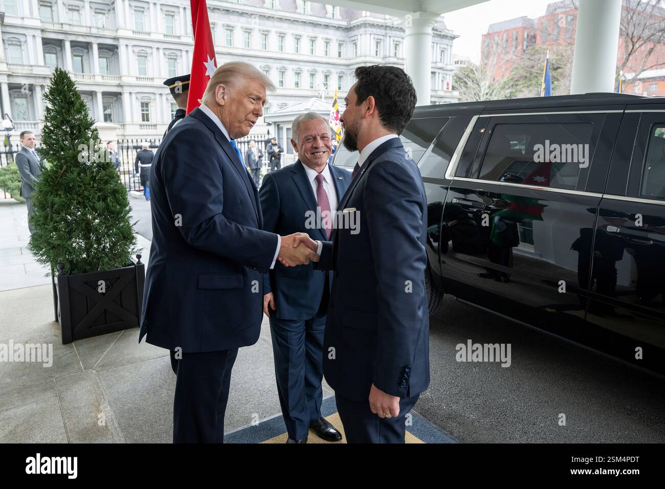 President Donald Trump greets King Abdullah II of Jordan and his son ...