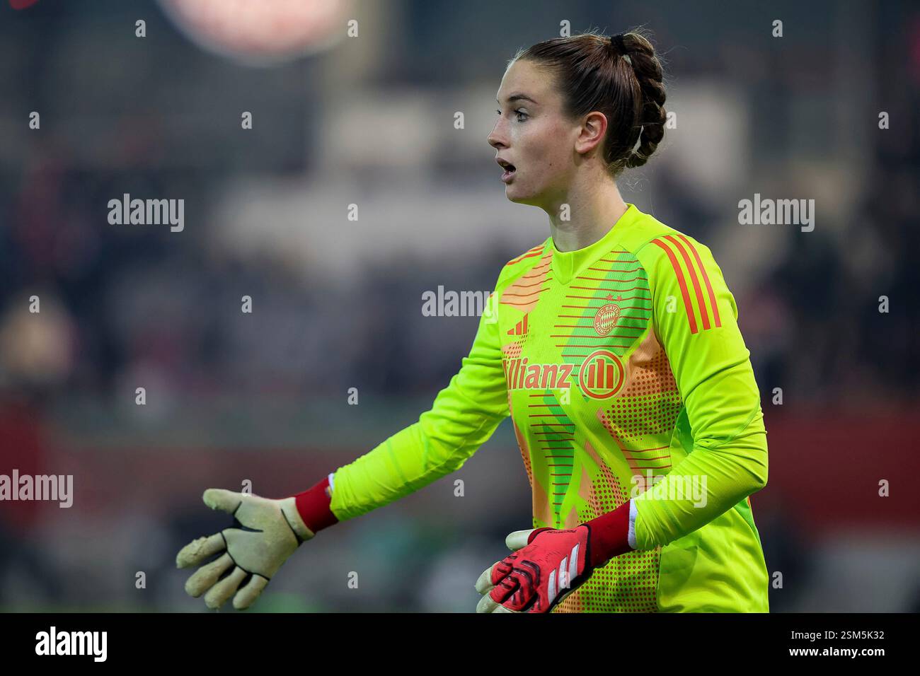 Muenchen, Deutschland. 12th Feb, 2025. Ena Mahmutovic (FC Bayern ...