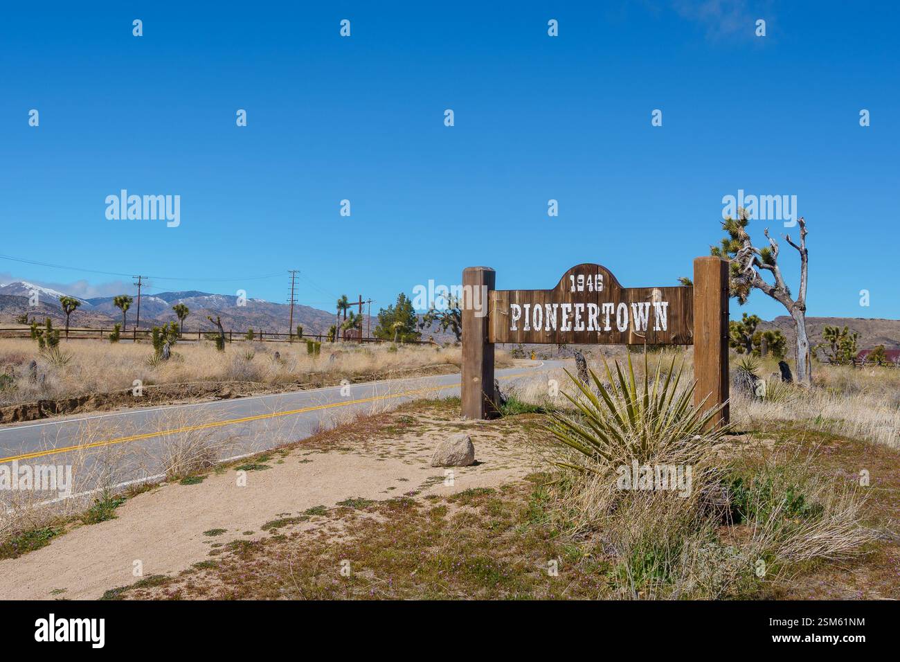 Pioneertown California welcome sign 1946 in the Mojave Desert Stock ...