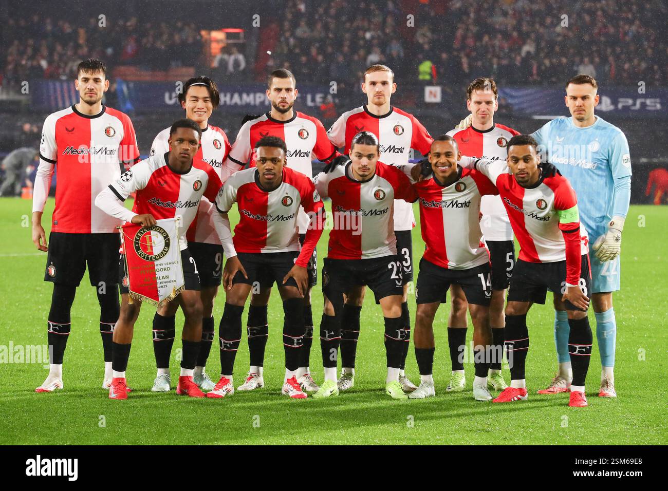 ROTTERDAM, NETHERLANDS - FEBRUARY 12: Team photo of Feyenoord, Gijs ...