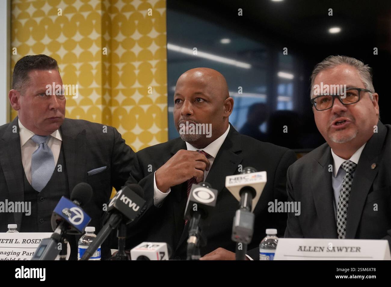 Former San Francisco 49ers defensive lineman Dana Stubblefield, center ...