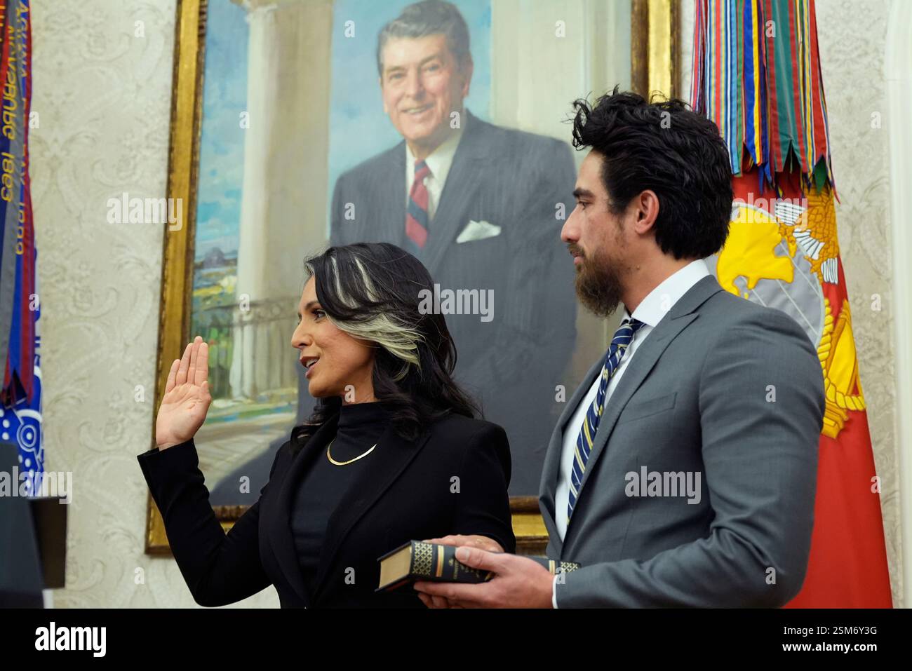 Attorney General Pam Bondi swears in Tulsi Gabbard as the Director of ...