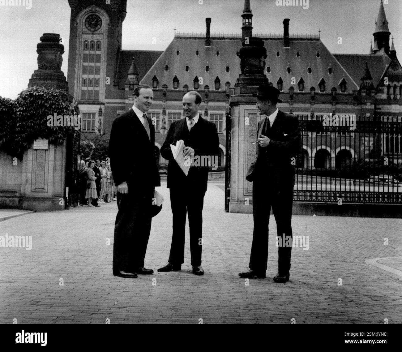 Where the Court Meets Mr. Elwyn Jones (centre) with the Attorney ...