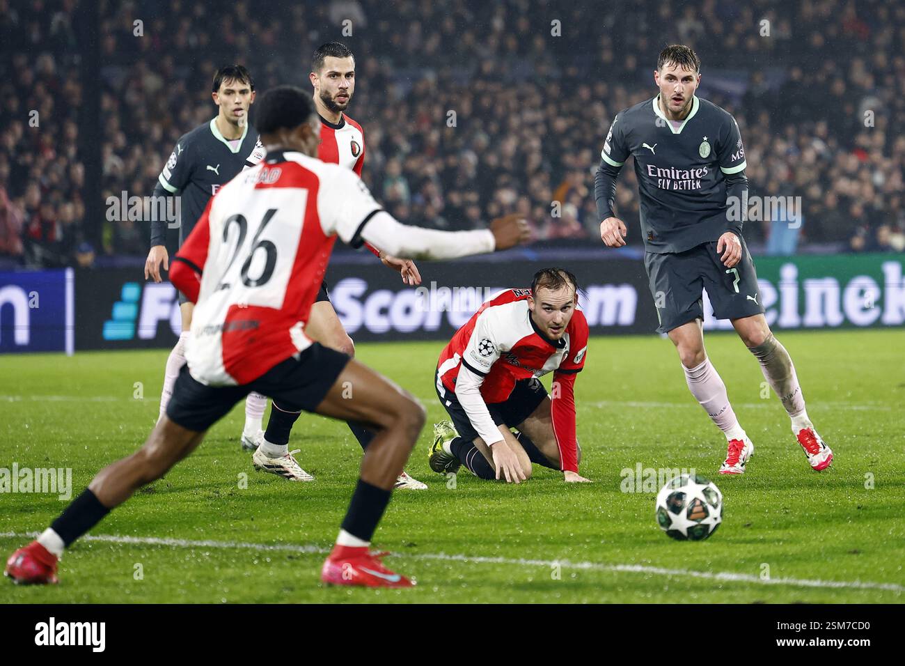 ROTTERDAM - (l-r) Thomas Beelen of Feyenoord, Santiago GimÃ©nez of AC ...