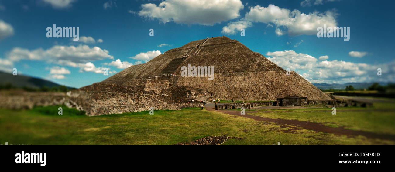 Teotihuacan pyramids archaeological site in the Valley of Mexico ...
