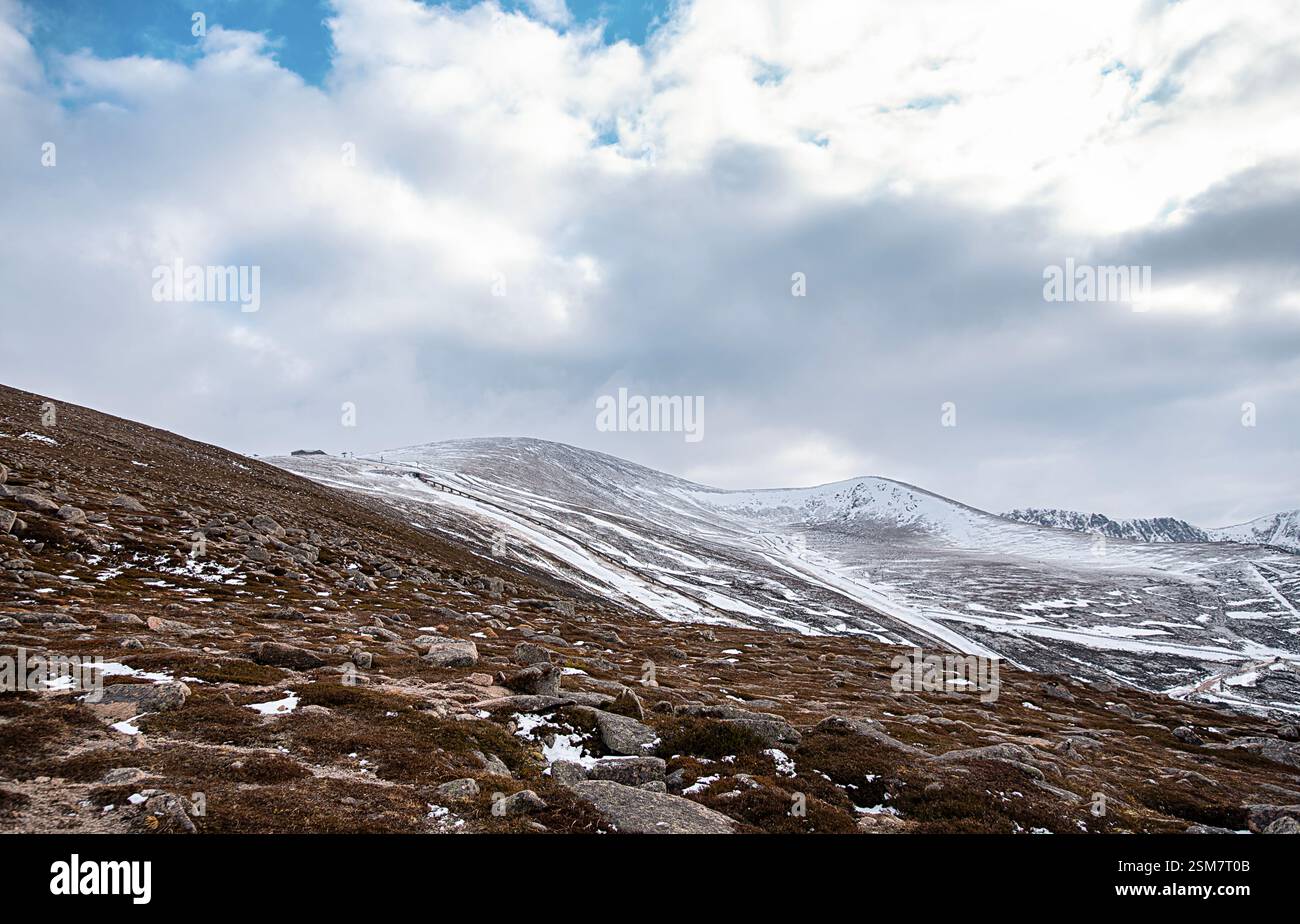 Landscape photography of Cairngorms mountain range, skiing trail, cold ...