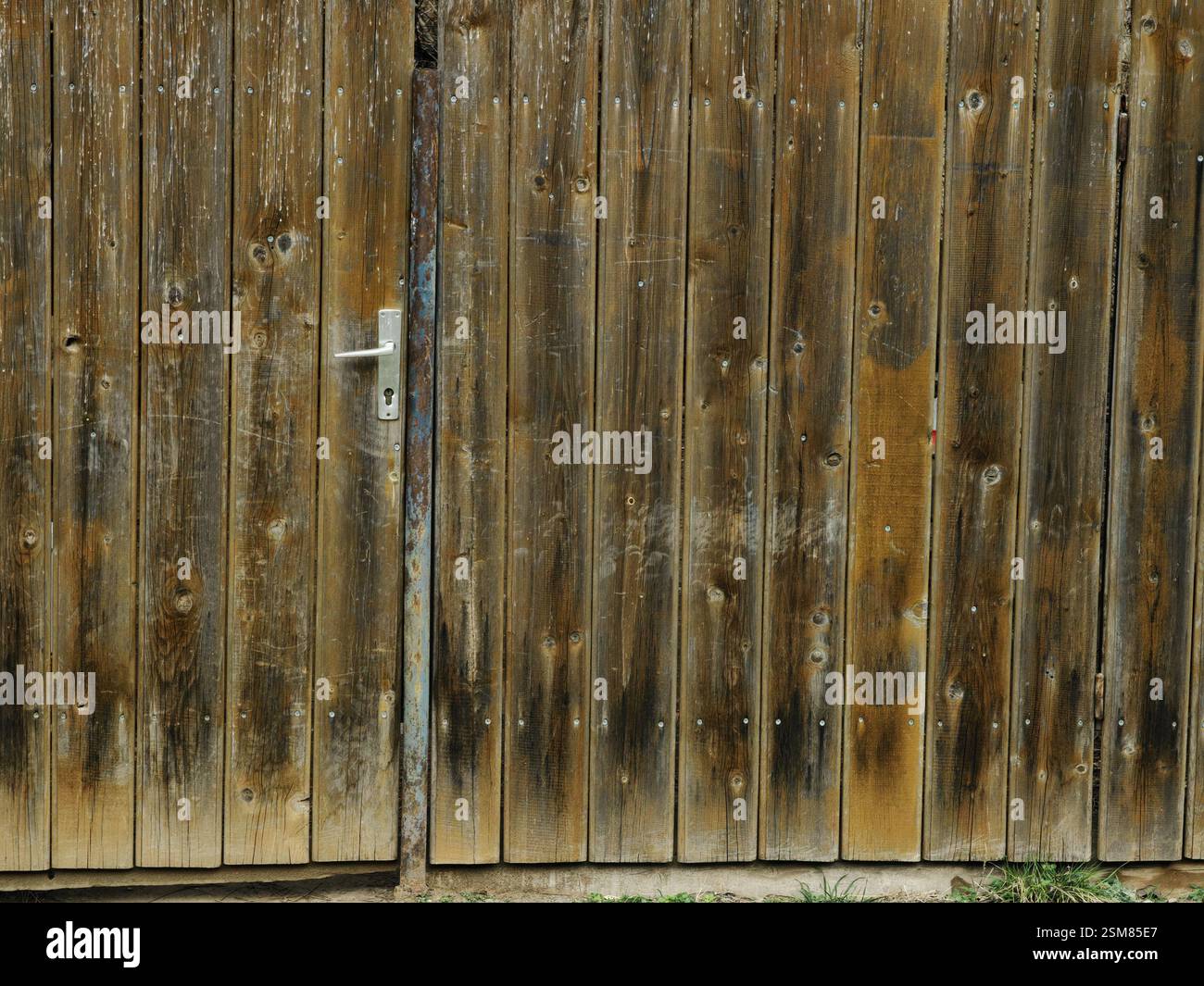 Silent Barrier – Closed Door Handle on Aged Wooden Wall Stock Photo - Alamy