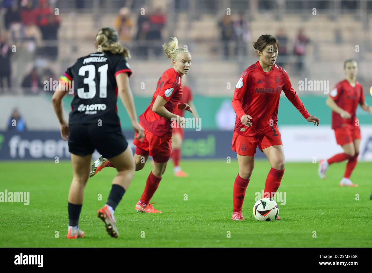 Muenchen, Deutschland. 12th Feb, 2025. Momoko Tanikawa (FC Bayern ...