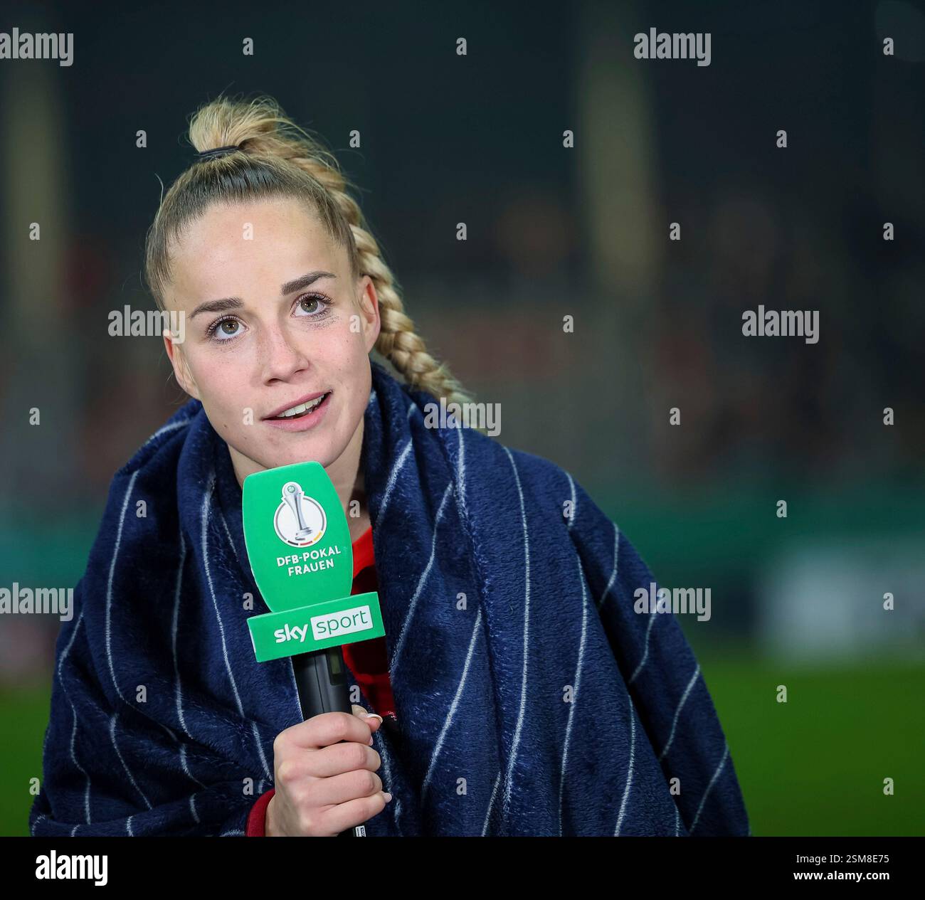 Muenchen, Deutschland. 12th Feb, 2025. Giulia Gwinn (FC Bayern Muenchen, #07) beim Interview ...