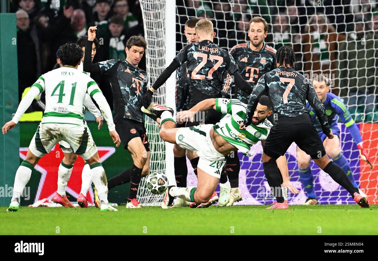 Glasgow, UK. 12th Feb, 2025. Soccer: Champions League, Celtic Glasgow ...