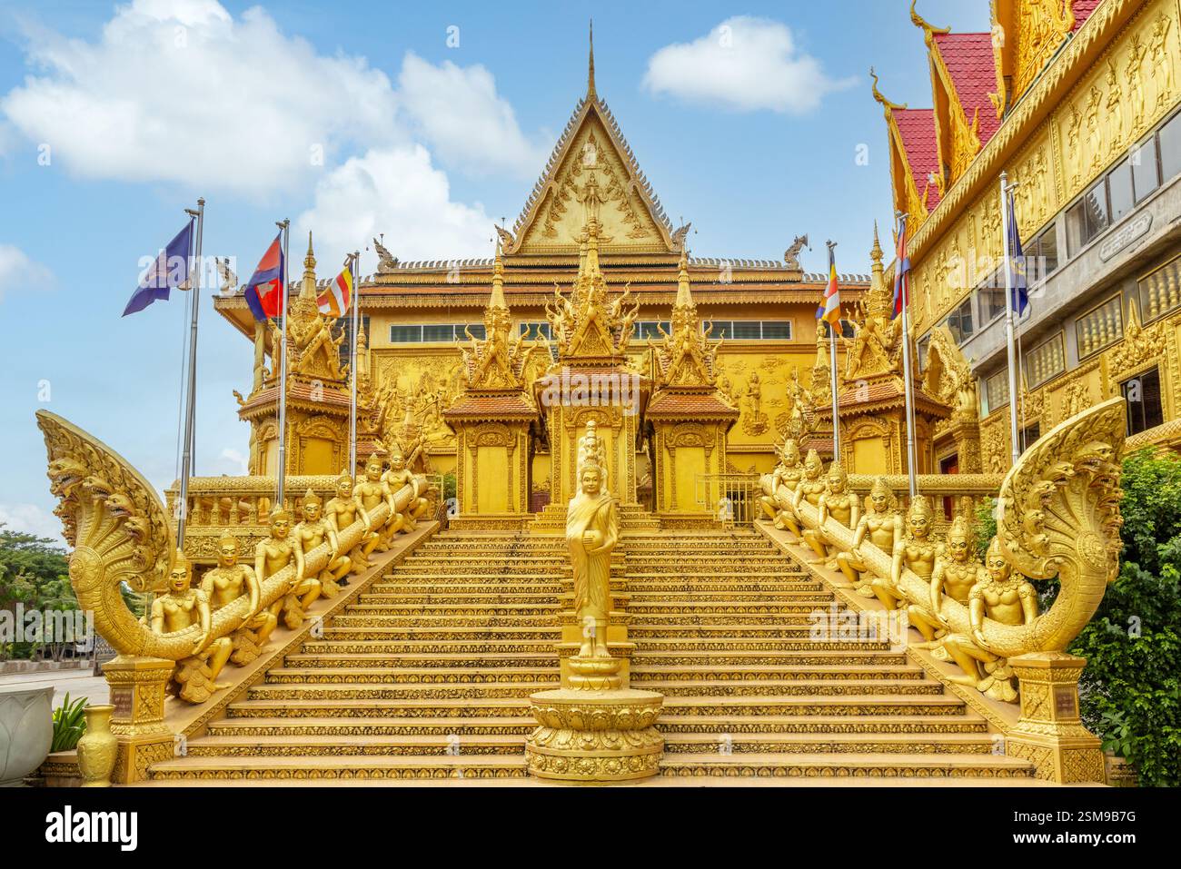 Wat Kean Kleang golden buddhist pagoda temple walls, stairs and statues ...