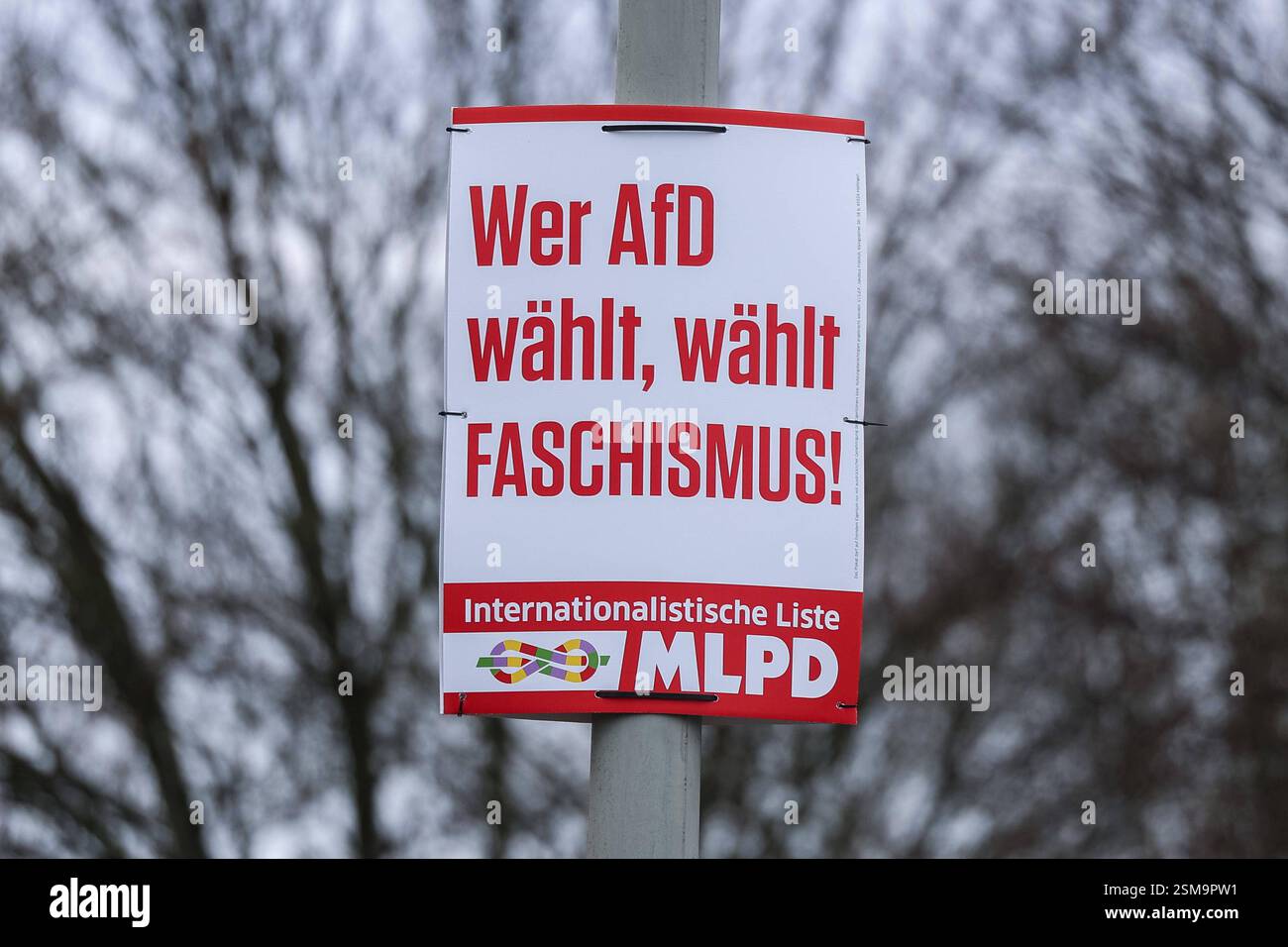 Wahlplakate - Bundestagswahl 2025 am 11.02.2025 in Herne Ein Wahlplakat der MLPD Marxistisch ...