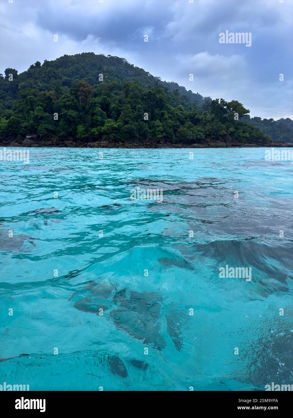 The beautiful turquoise waters of Mu Ko Surin National Park in the ...