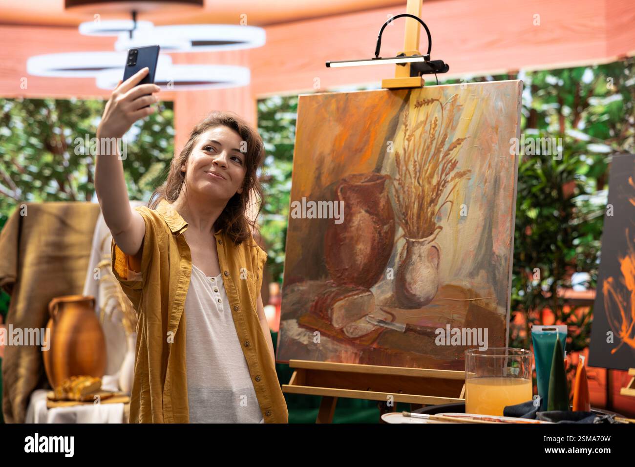 Influencer artist recording a vlog to promote her painting techniques ...