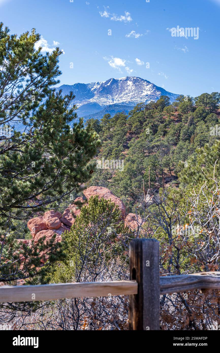 Blue skies and red rocks inGarden of the Gods Stock Photo - Alamy