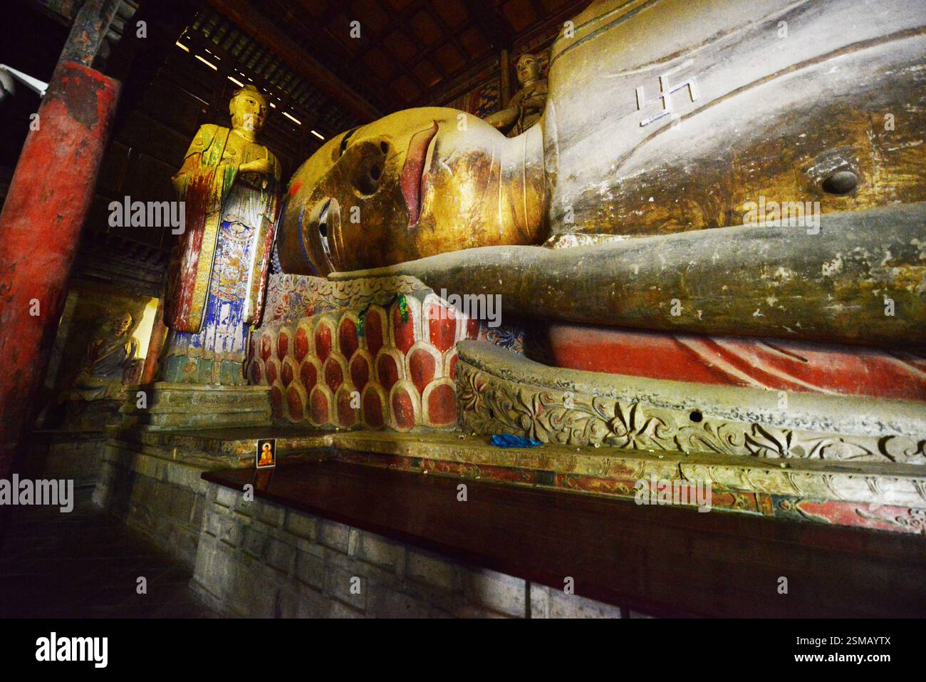 The giant reclining Buddha statue at the Dafo Buddhist temple in ...
