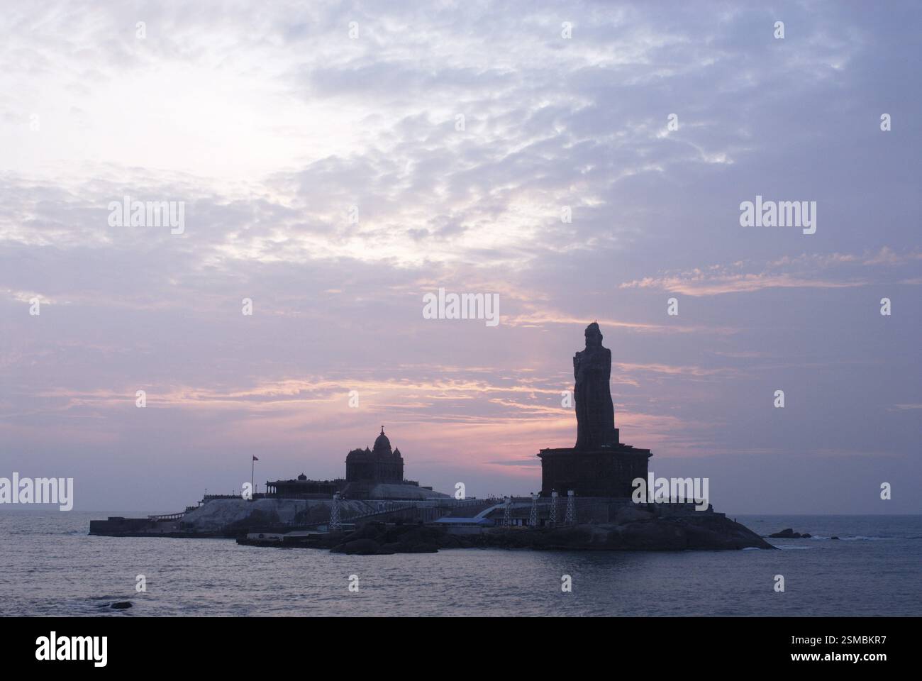 Sunrise behind Swami Vivekananda Rock Memorial and Thiruvalluvar statue ...