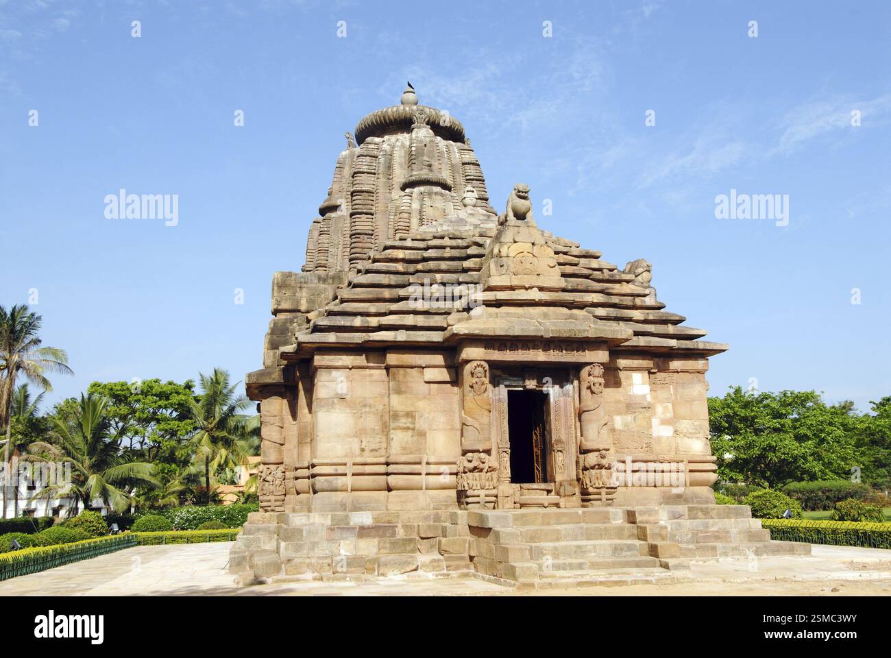 Raja Rani temple of red-gold sandstone, Bhubaneswar, Orissa, India ...