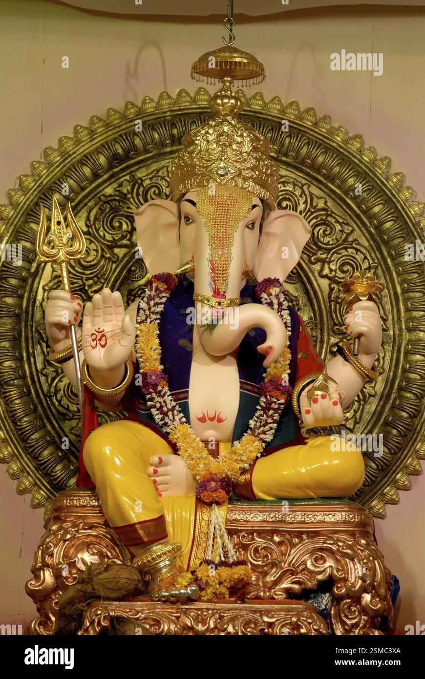 Lord Ganesh Idol of Garud Ganpati Mandal, Narayan Peth, Pune ...