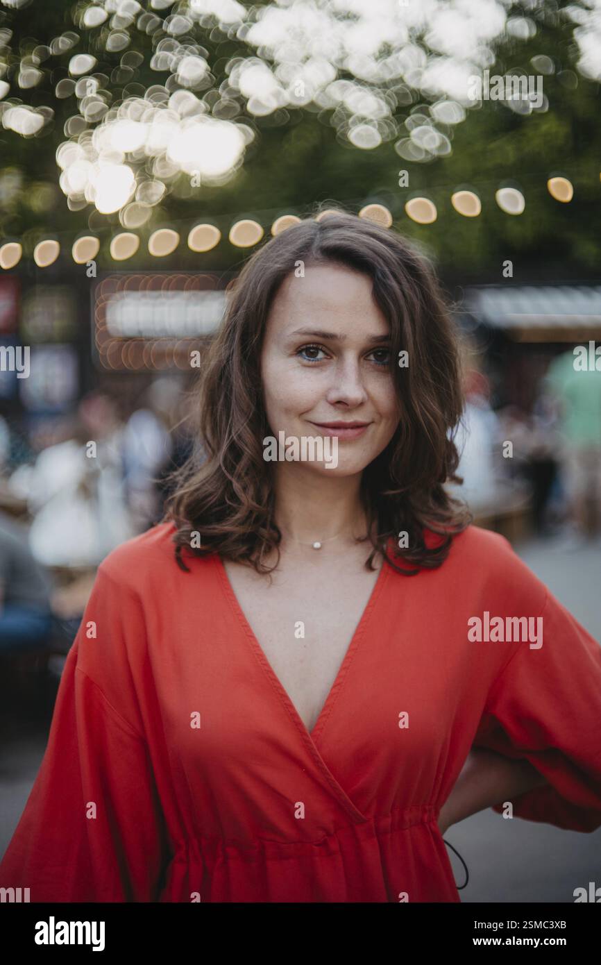 Woman dresses in red hi-res stock photography and images - Alamy