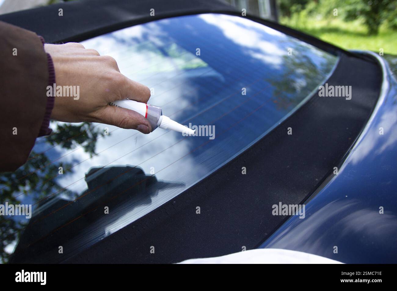 Sealing car roof hi-res stock photography and images - Alamy