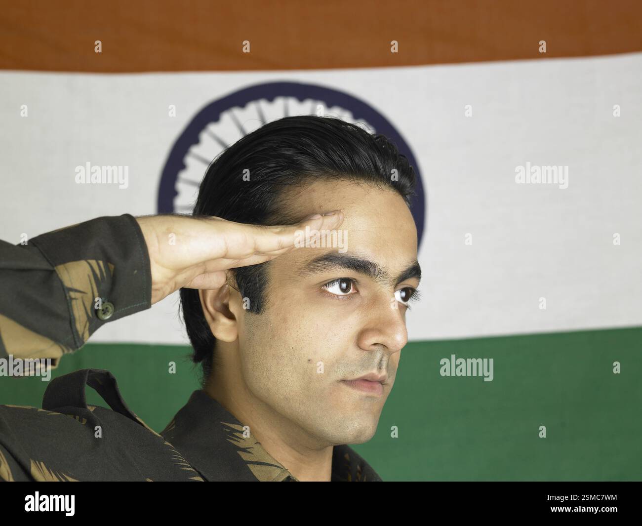 Indian soldiers with indian flag hi-res stock photography and images ...