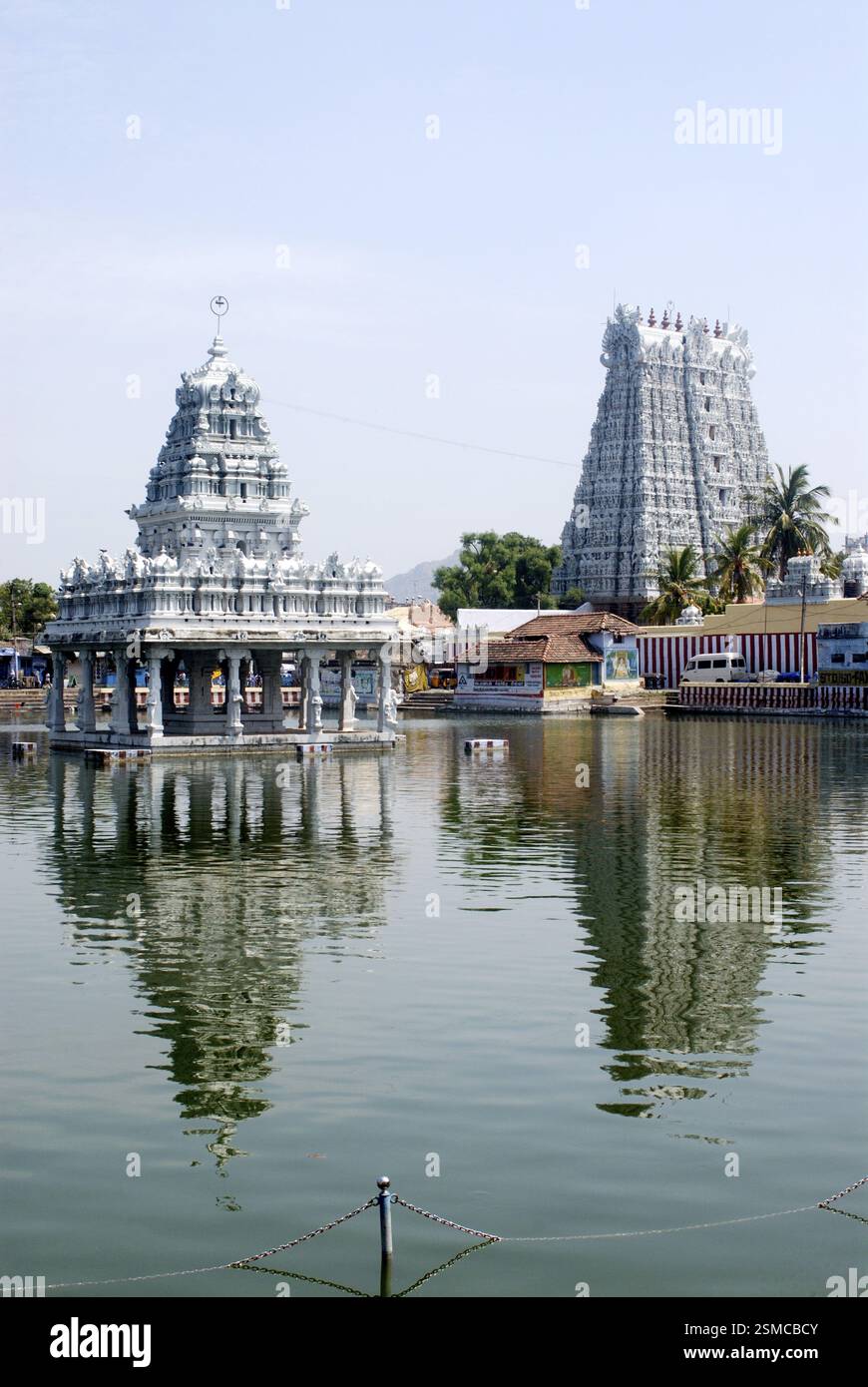 Holy tank and Thanumalayan temple dedicated to Sri Sthanumalayan at ...