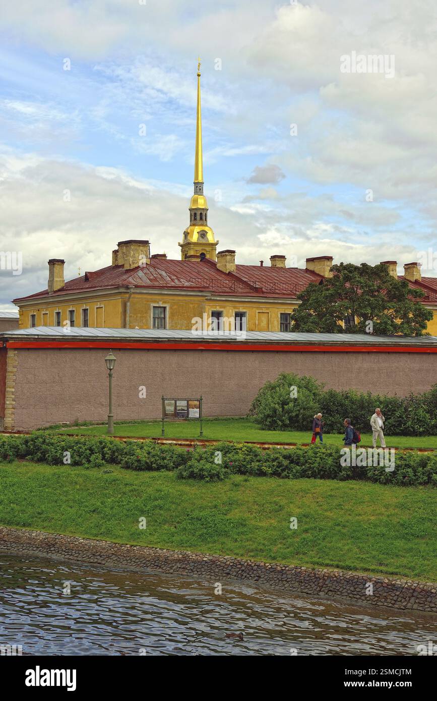 View to the Fortness of St. Peter and Pavel from the river Neva in St ...