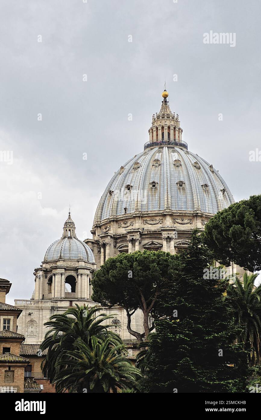 A picture of Pope's house, saint Peter's basilica Stock Photo - Alamy