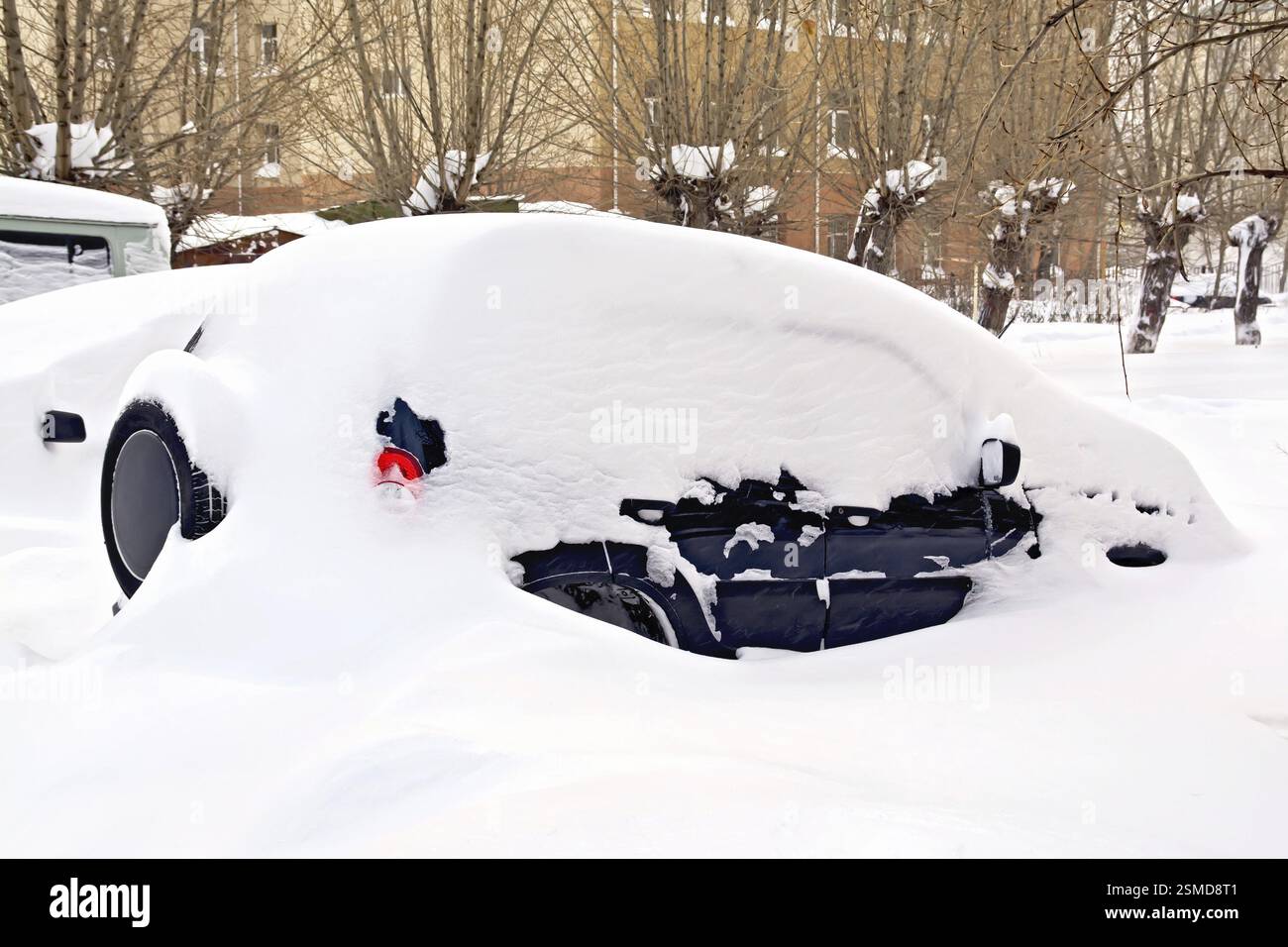 Snowbound car in a big snowfall Stock Photo - Alamy