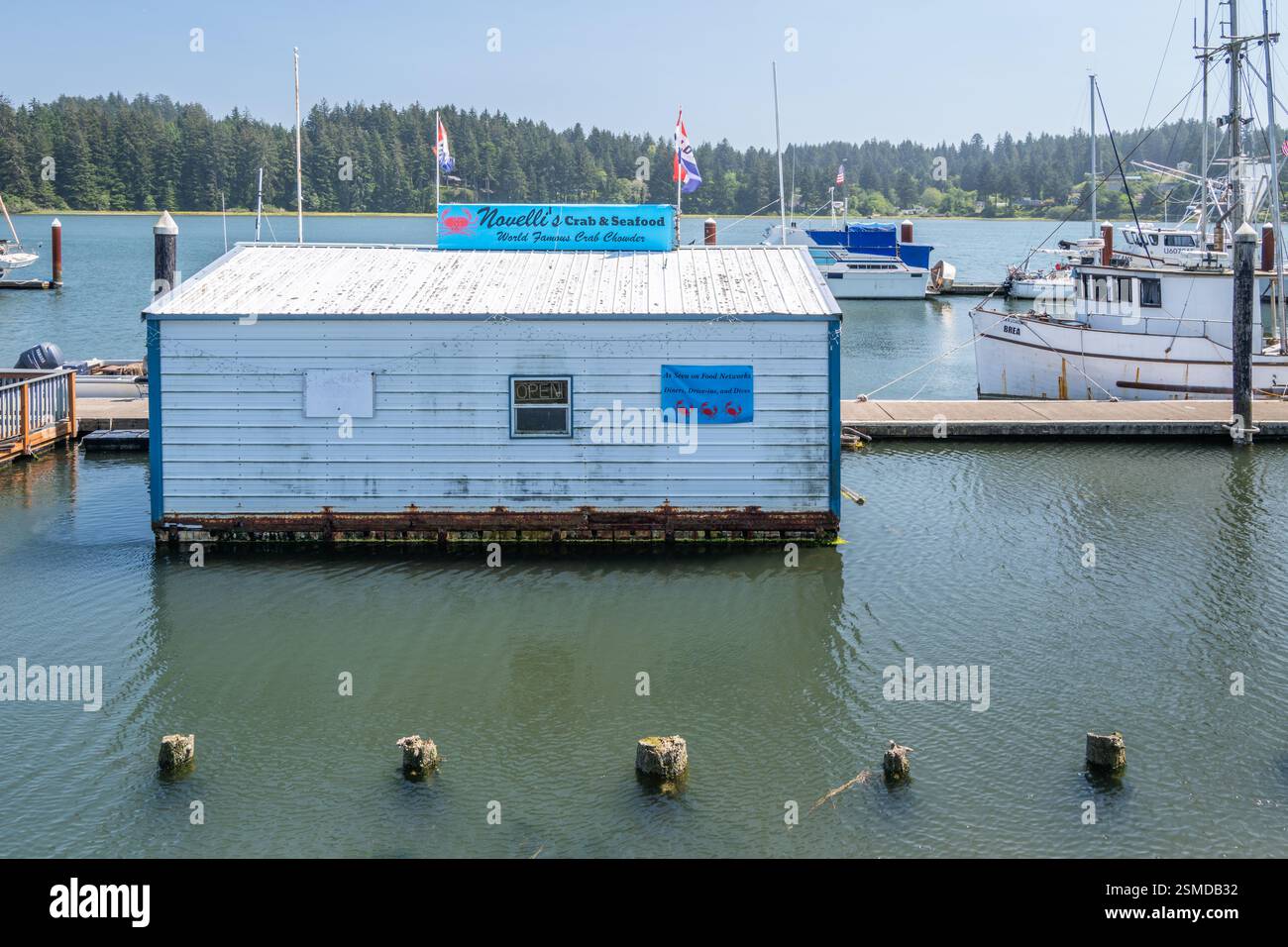 Floating buildings and boats on the Siuslaw River in Florence Oregon ...