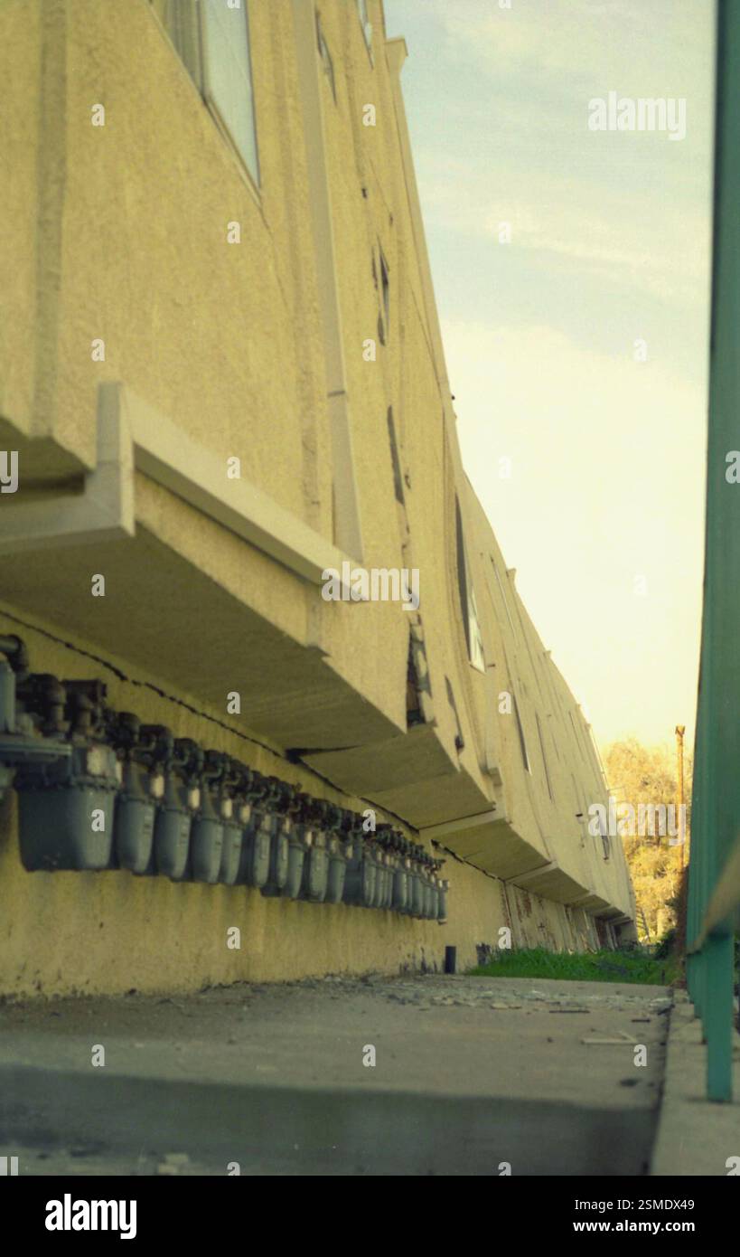 Los Angeles, CA, USA, January 1994. Apartment building destroyed during ...