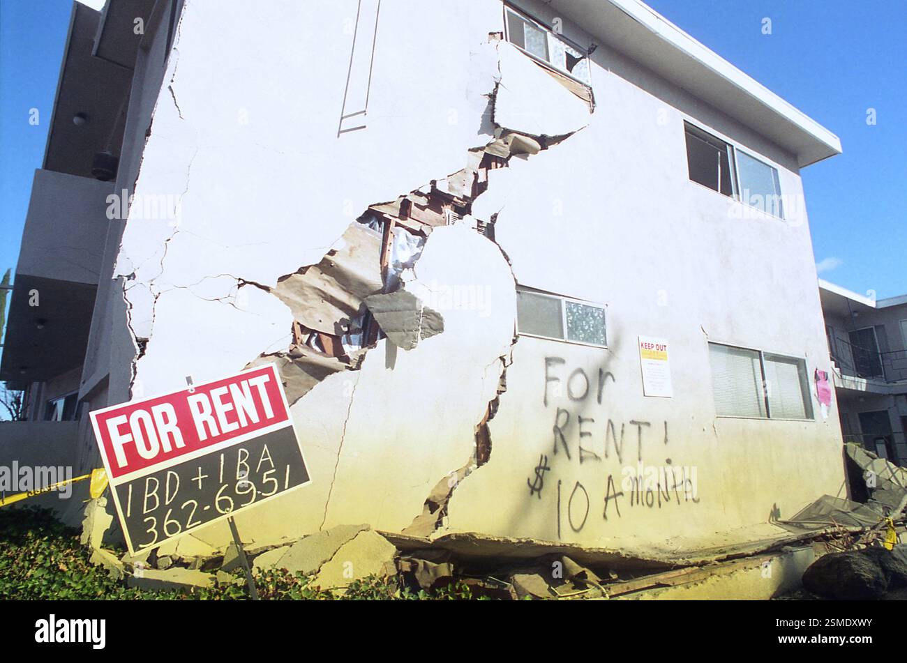 Los Angeles, CA, USA, January 1994. Apartment building on Hazeltine ...
