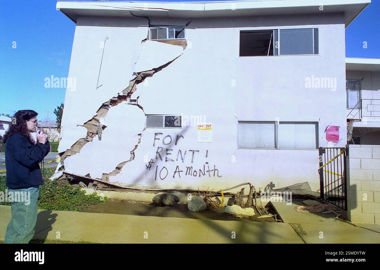 Los Angeles, CA, USA, January 1994. Apartment building on Hazeltine ...