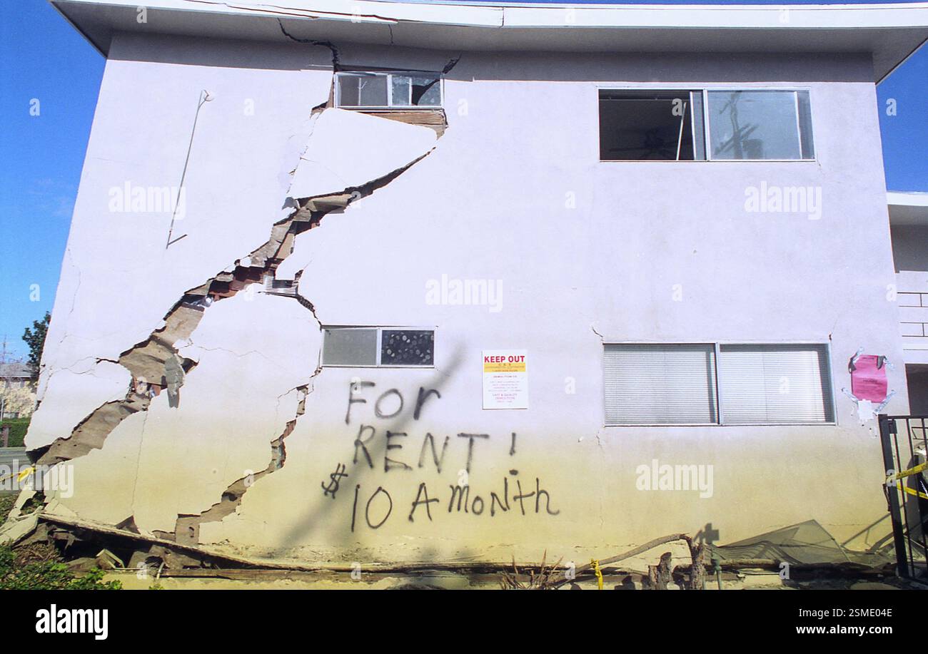 Los Angeles, CA, USA, January 1994. Apartment building on Hazeltine ...