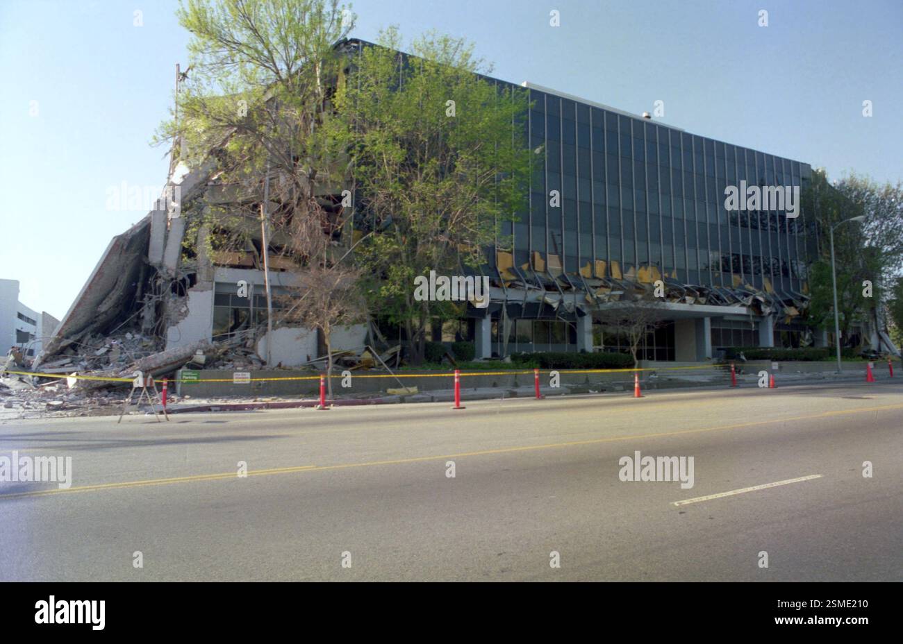 Los Angeles, CA, USA, 1994. The Kaiser Permanente building in Granada ...