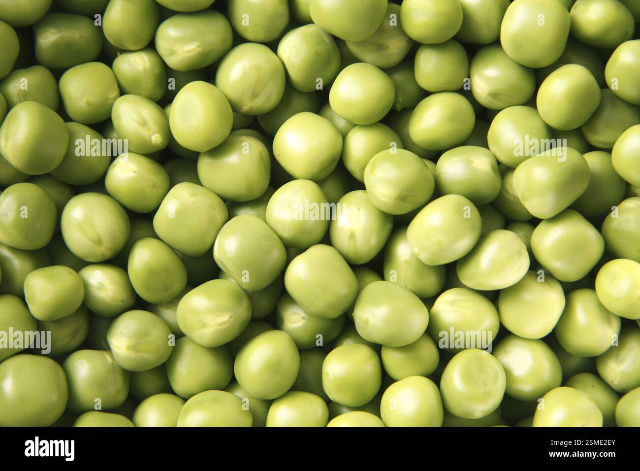 Vegetable, pile of peeled green Peas Stock Photo - Alamy