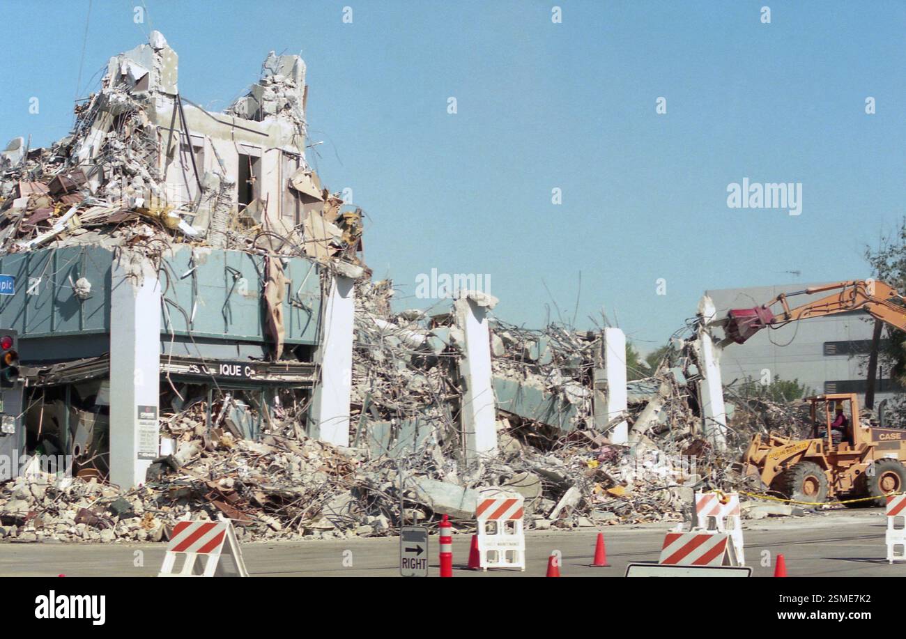 Los Angeles, CA, USA, January 1994. Commercial building destroyed by ...
