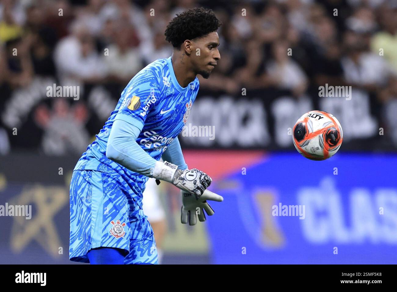 SP - SAO PAULO - 02/12/2025 - PAULISTA 2025, CORINTHIANS x SANTOS - Hugo Souza goalkeeper of ...