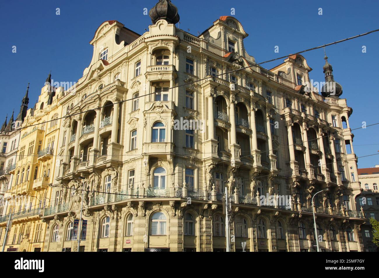 Ornate eclectic architecture building hi-res stock photography and ...